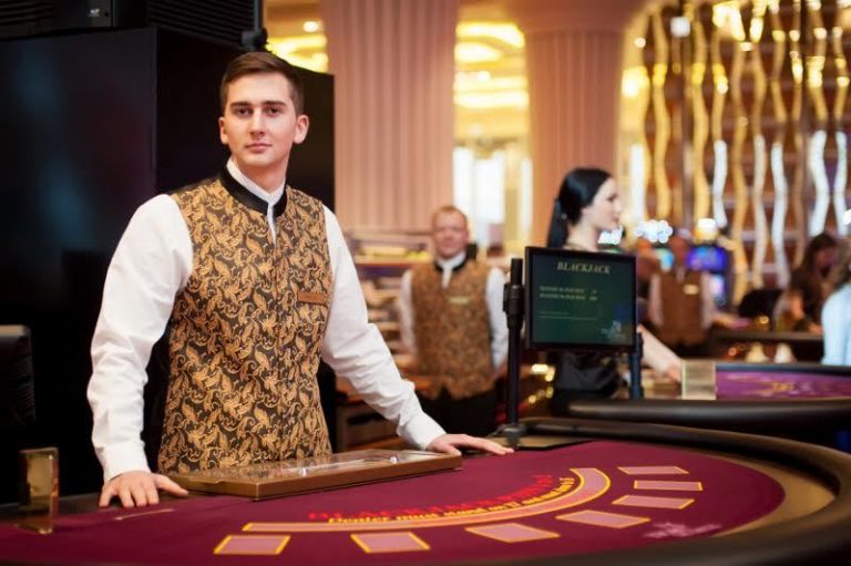 TOP JOB – CROUPIER – Casino Blog